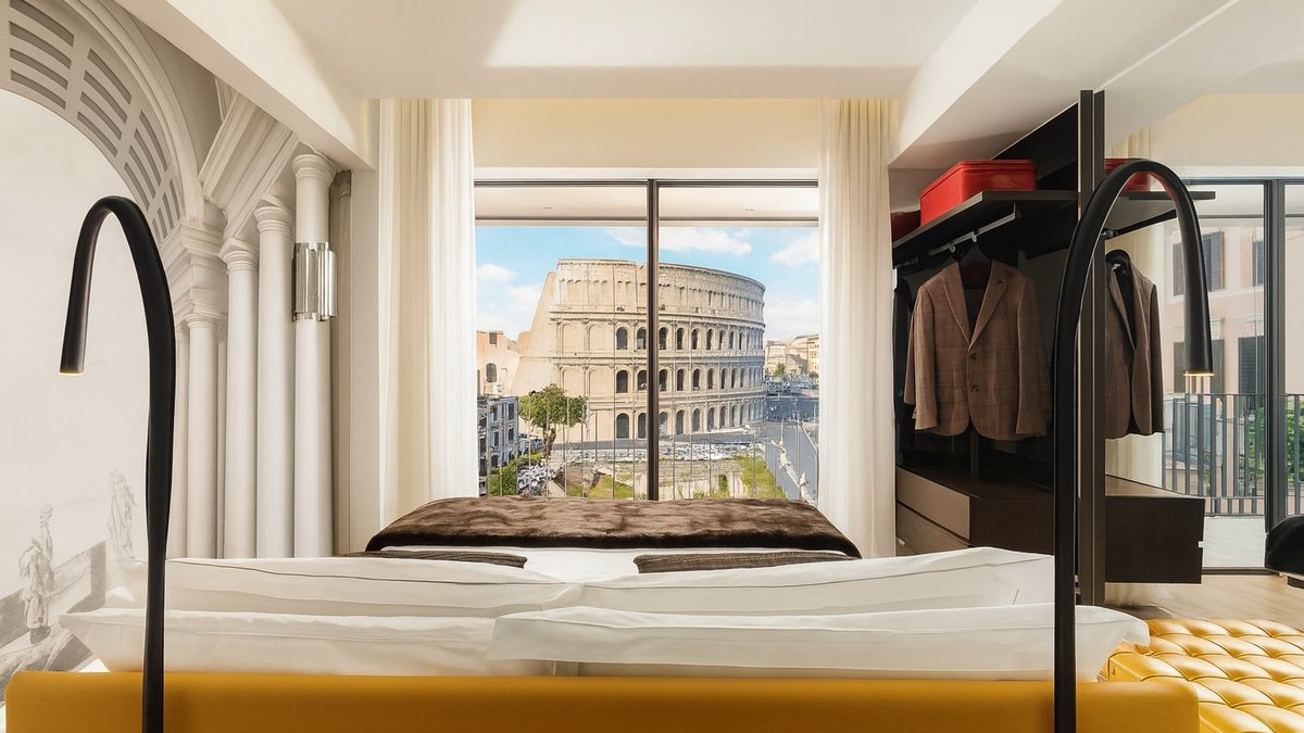 Best Luxury hotel rooms in Italy with views of Amphitheatre Rome